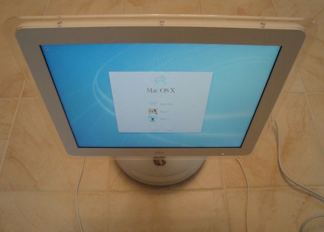 Un prototype d'iMac G4 - Le journal du lapin