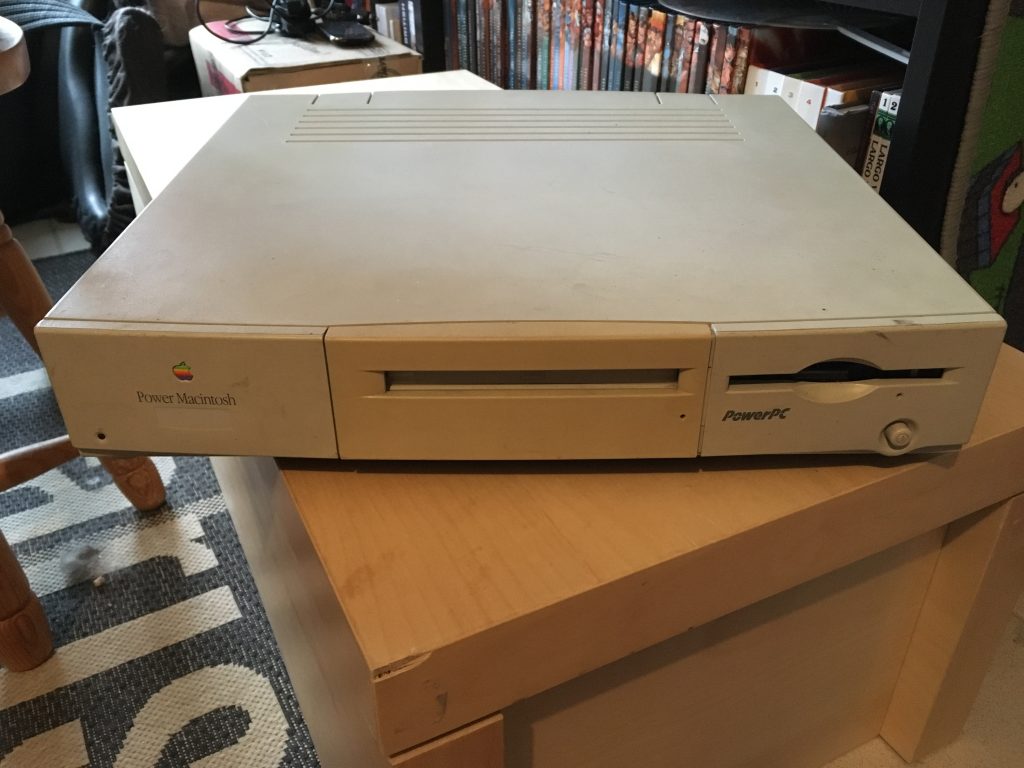 Un Macintosh Centris 660AV - Le journal du lapin