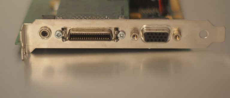 SGI 1600SW : l'écran ultime en 1998 avec sa connectique OpenLDI - Le ...