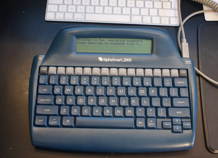 AlphaSmart, le traitement de texte autonome en ADB - Le journal du lapin