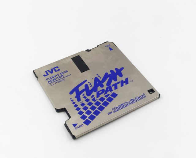 FlashPath, la disquette lecteur de cartes mémoire MMC | Le journal du lapin