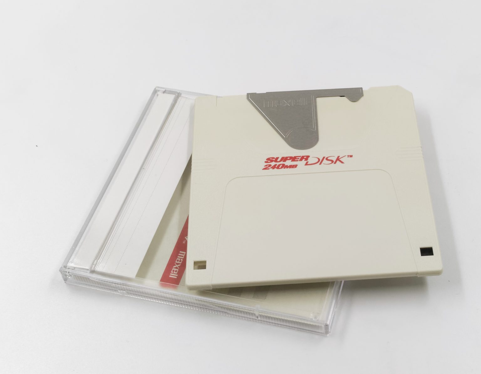 SuperDisk LS-240 : jusqu'à 32 Mo sur une disquette 1,44 Mo - Le journal ...