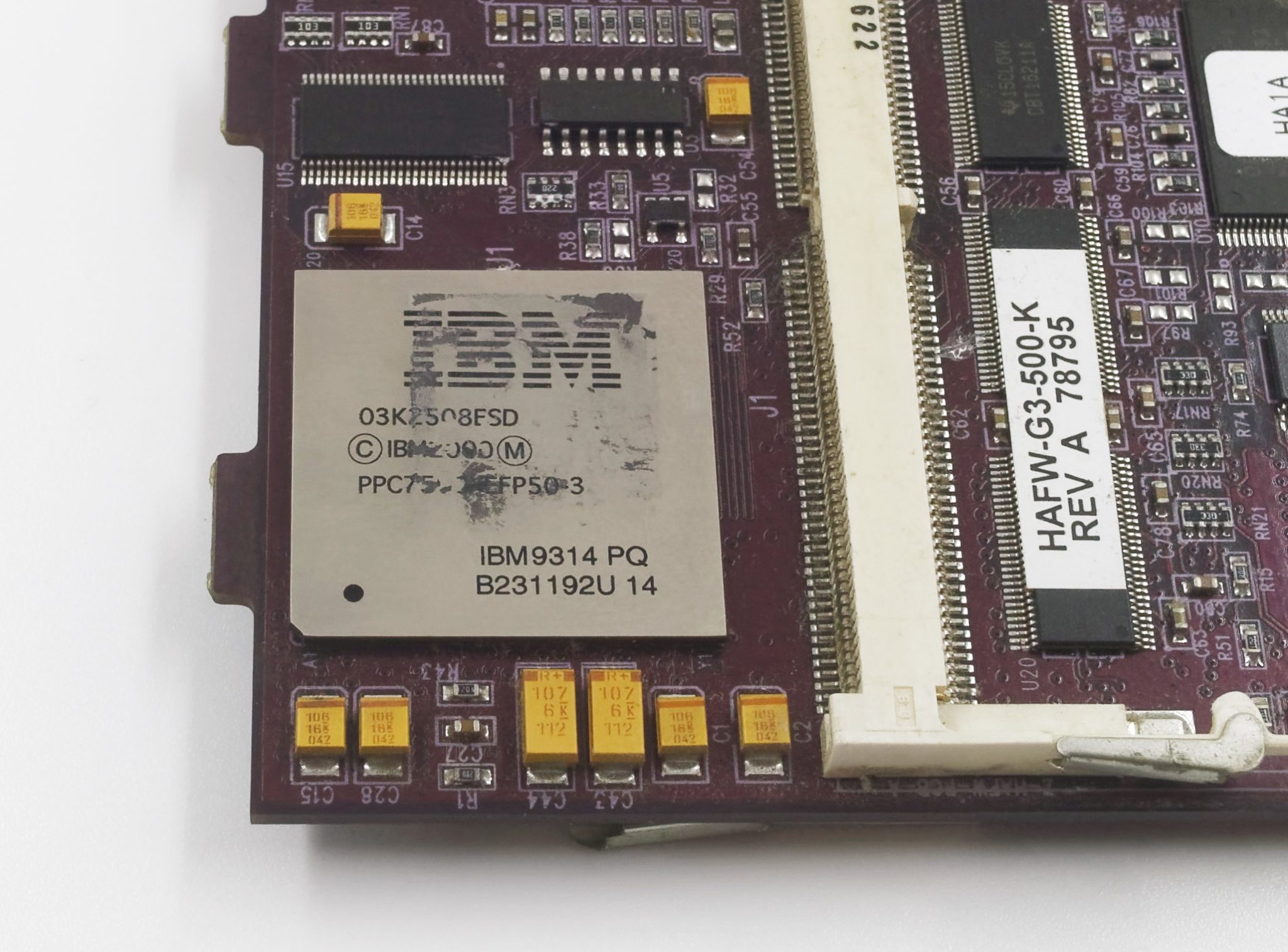 Un PowerPC G3 500 MHz dans un iMac Bondi Blue - Le journal du lapin