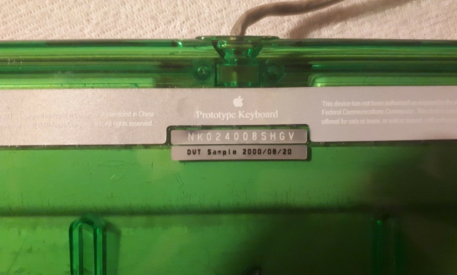 A prototype of a colorful (green) Apple Pro Keyboard - Le journal du lapin