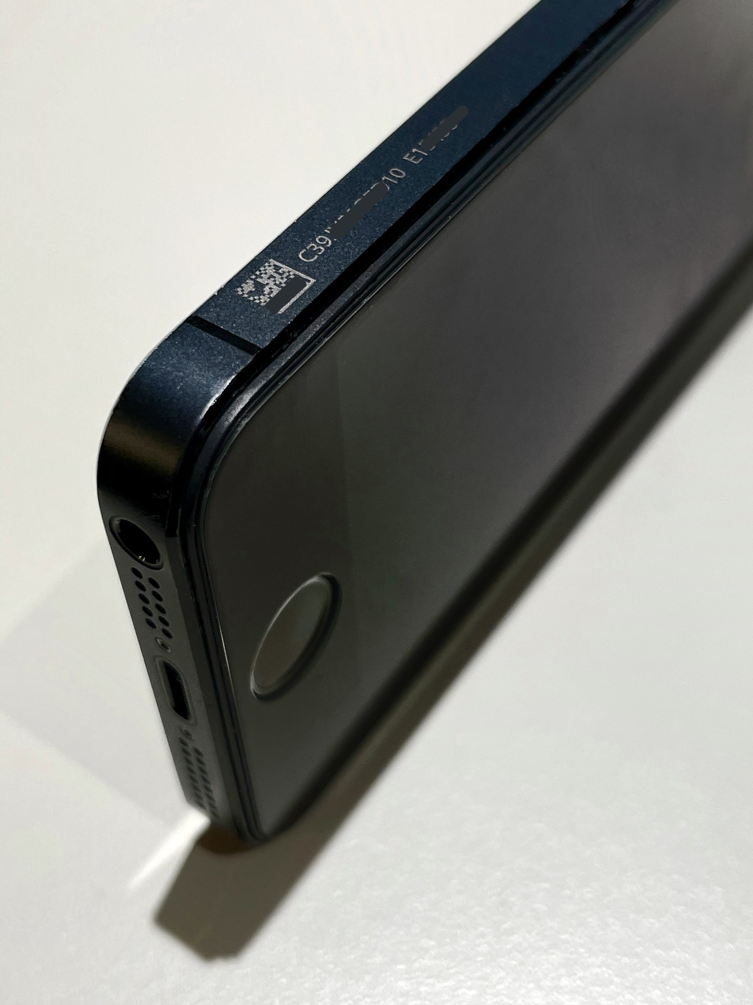 Un prototype d'iPhone 5S aux couleurs de l'iPhone 5 - Le journal du lapin