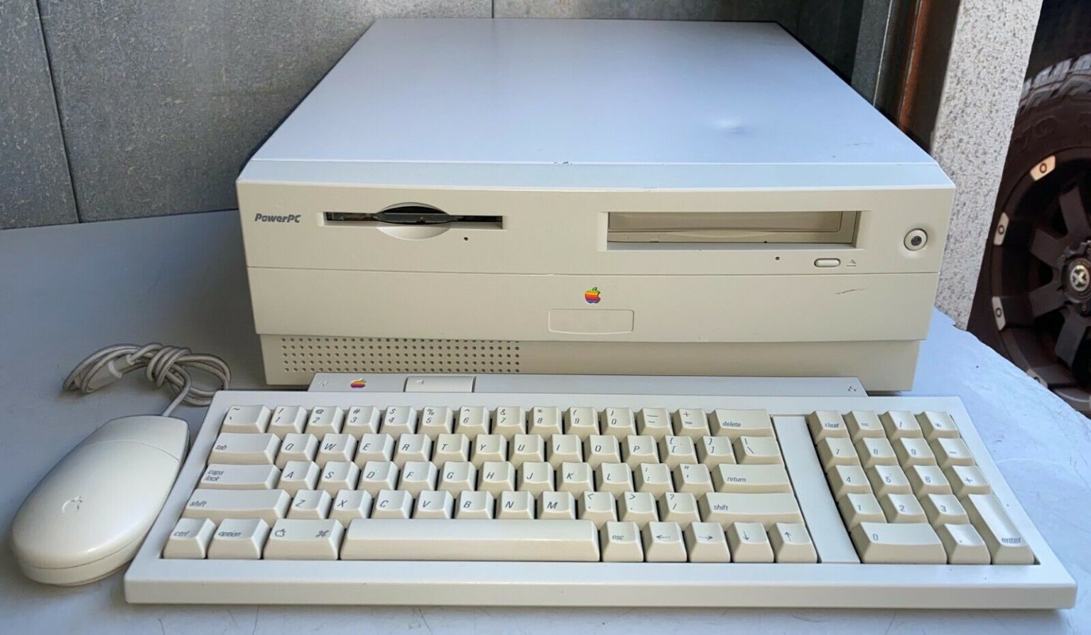 Un prototype de Power Mac 4400 - Le journal du lapin