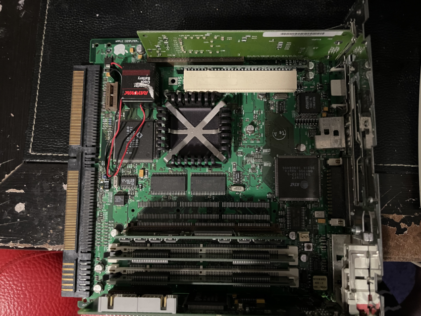 Un prototype de Performa 6360 un peu hybride - Le journal du lapin