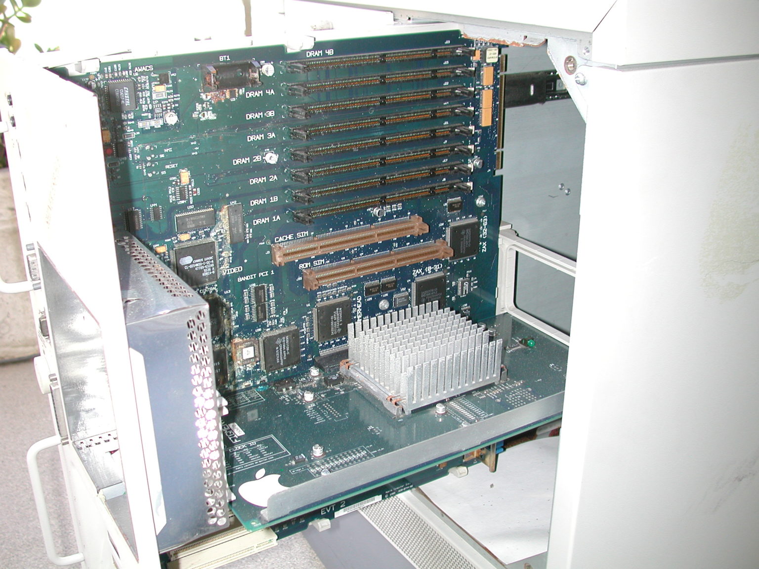Un prototype d'Apple Network Server, l'ordinateur Apple sans Mac OS ...