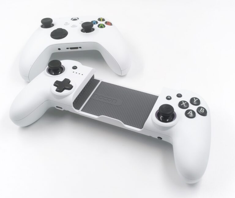 Test de la Nacon MG-X Pro : la manette Xbox pour iPhone - Le journal du ...