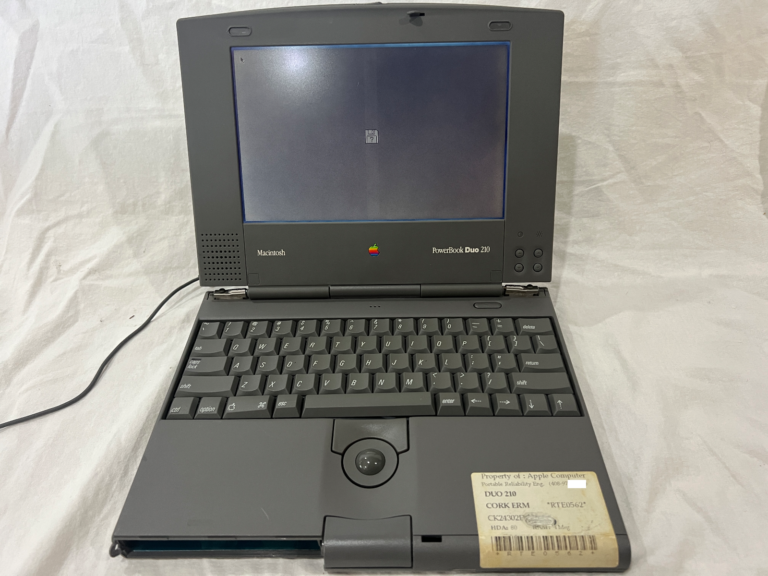 Un prototype de PowerBook Duo 210 - Le journal du lapin