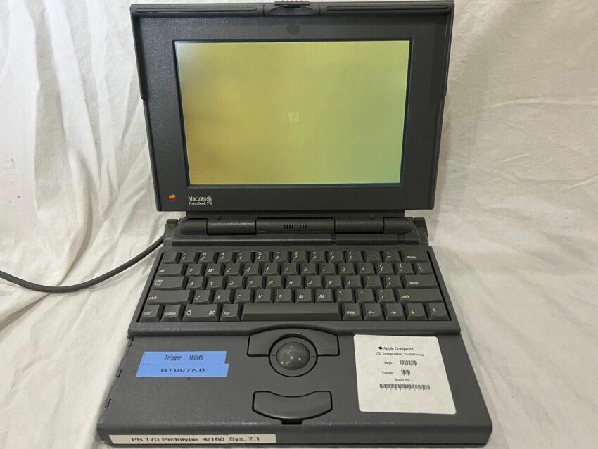 Un prototype de PowerBook 170, un des premiers PowerBook - Le journal ...