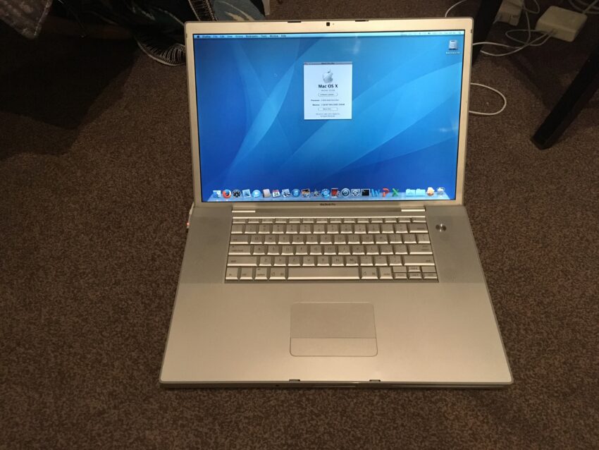 Un prototype de MacBook Pro Core Duo - Le journal du lapin